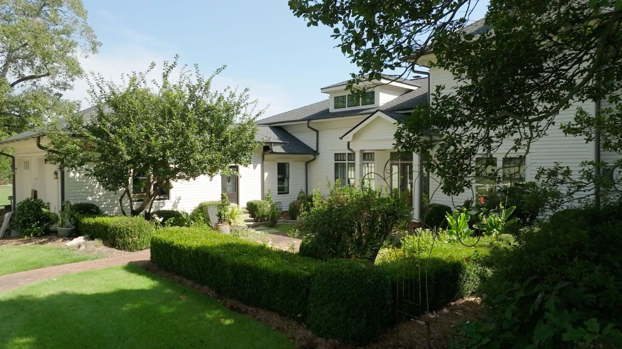 RedCube Creative: Enhance Your Brand with Multimedia Design